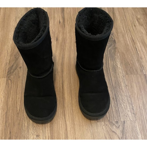 UGG | Shoes | Ugg Signature Classic Faux Furlined Suede Boots 8 | Poshmark